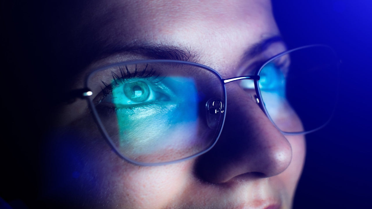The Science Behind Blue Eyes' Sensitivity to Light – Yeelight